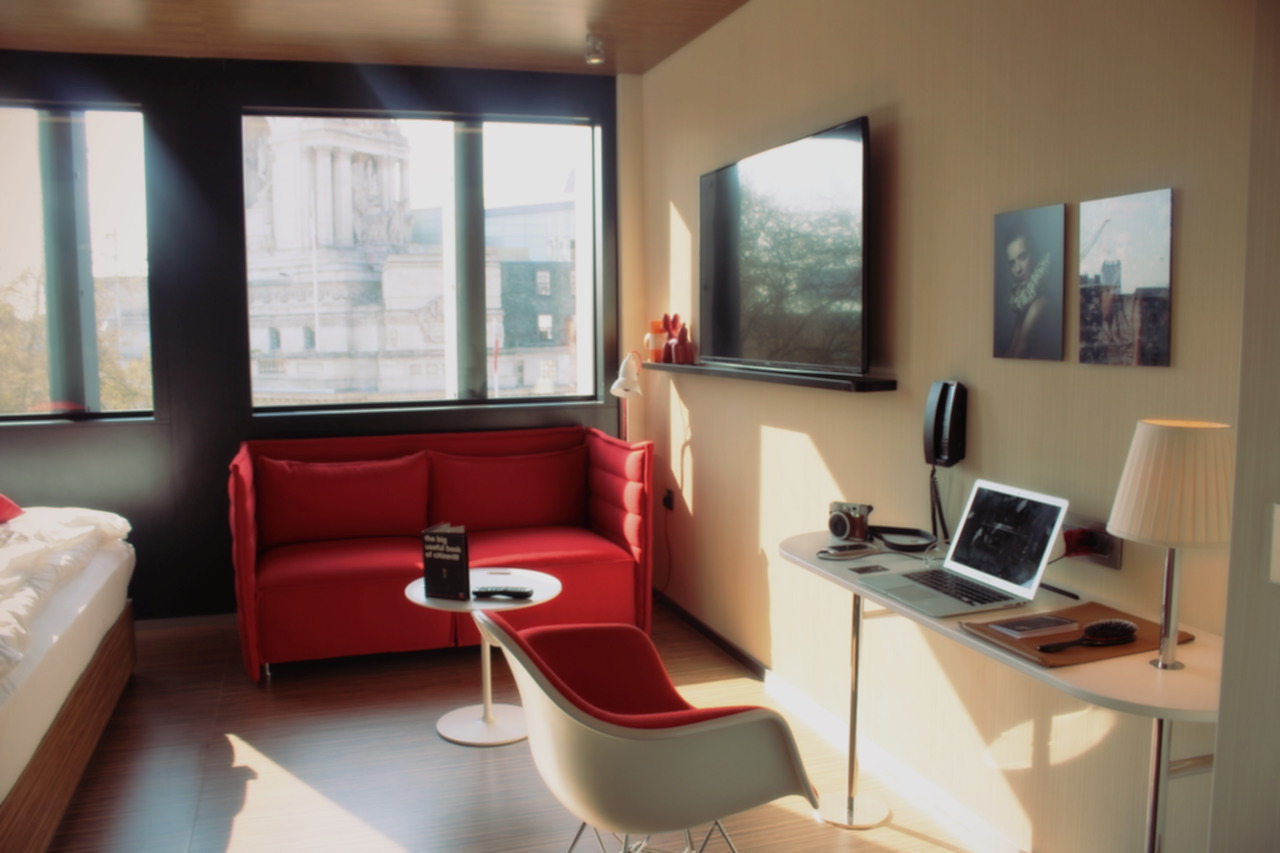 Perfect Stay - citizenM Tower of London - 'N A Perfect World with Nneya ...